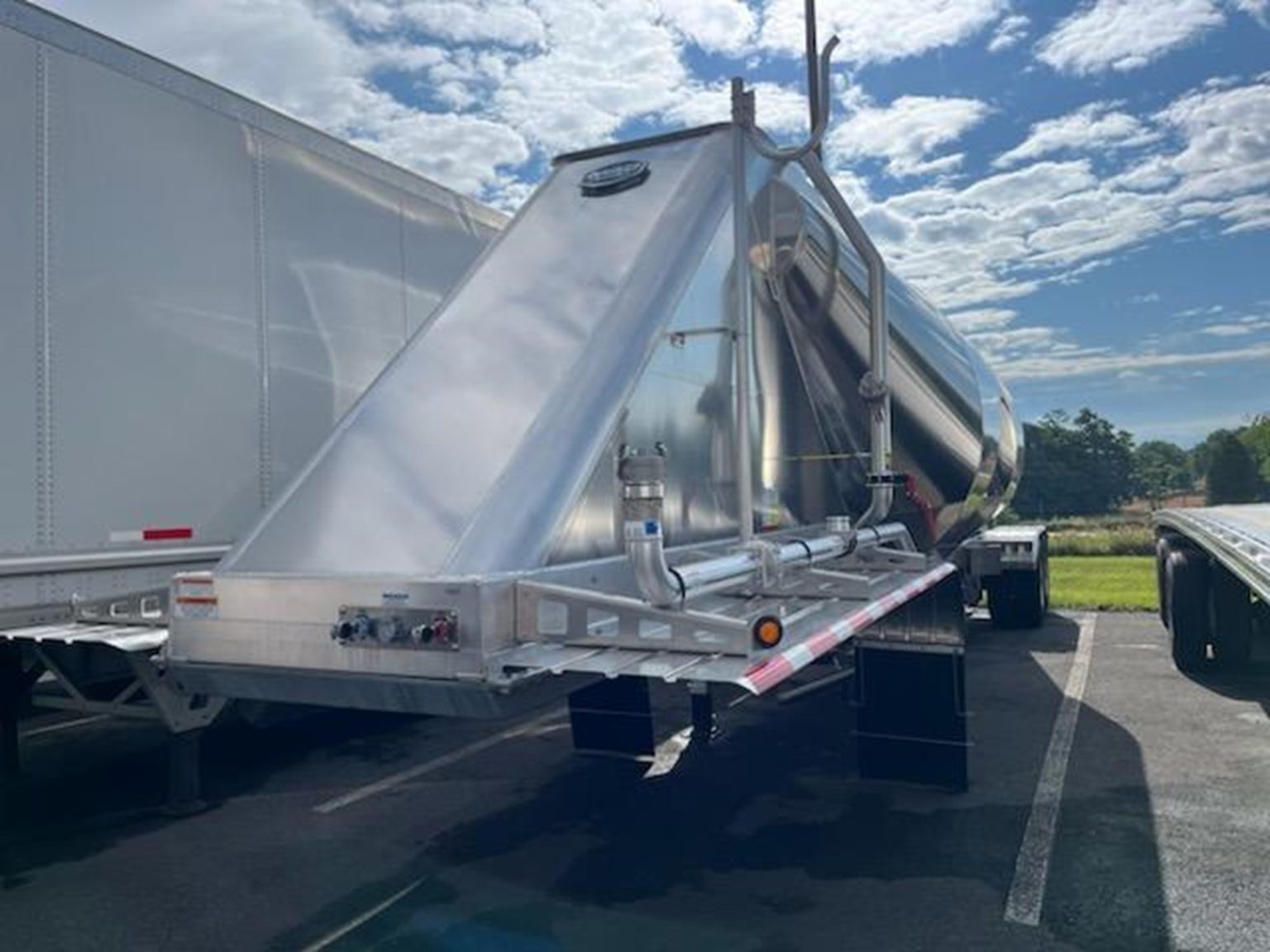 2024 MAC DRY BULK TANK - Excel Trailers